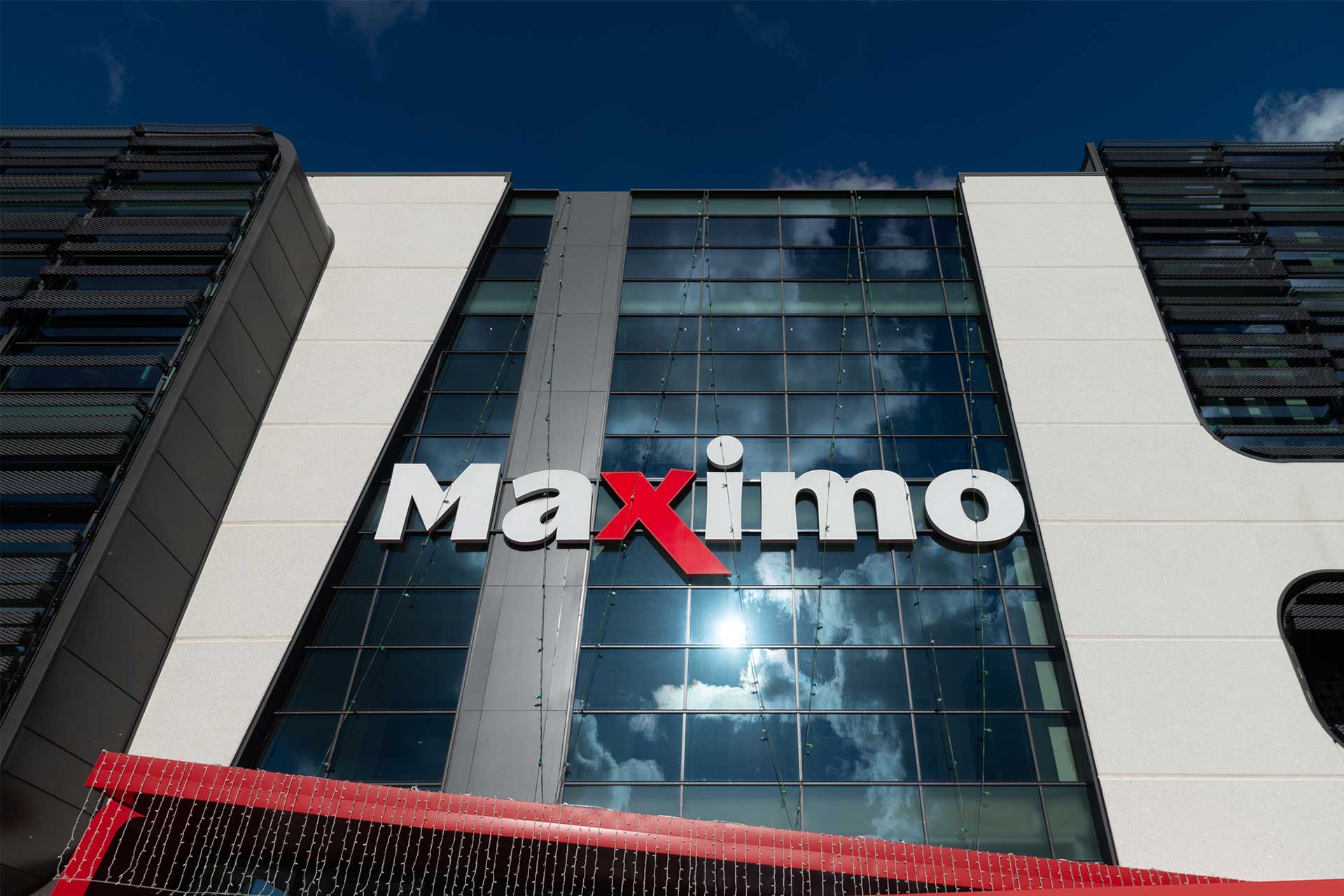 Maximo Shopping Center